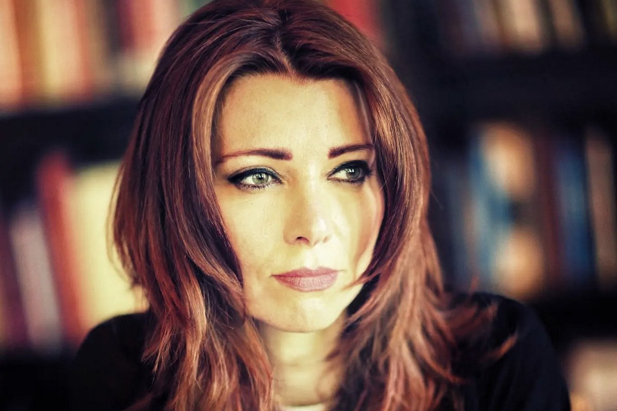 الیف شافاک را از کجا شروع کنیم | مجله نبشت